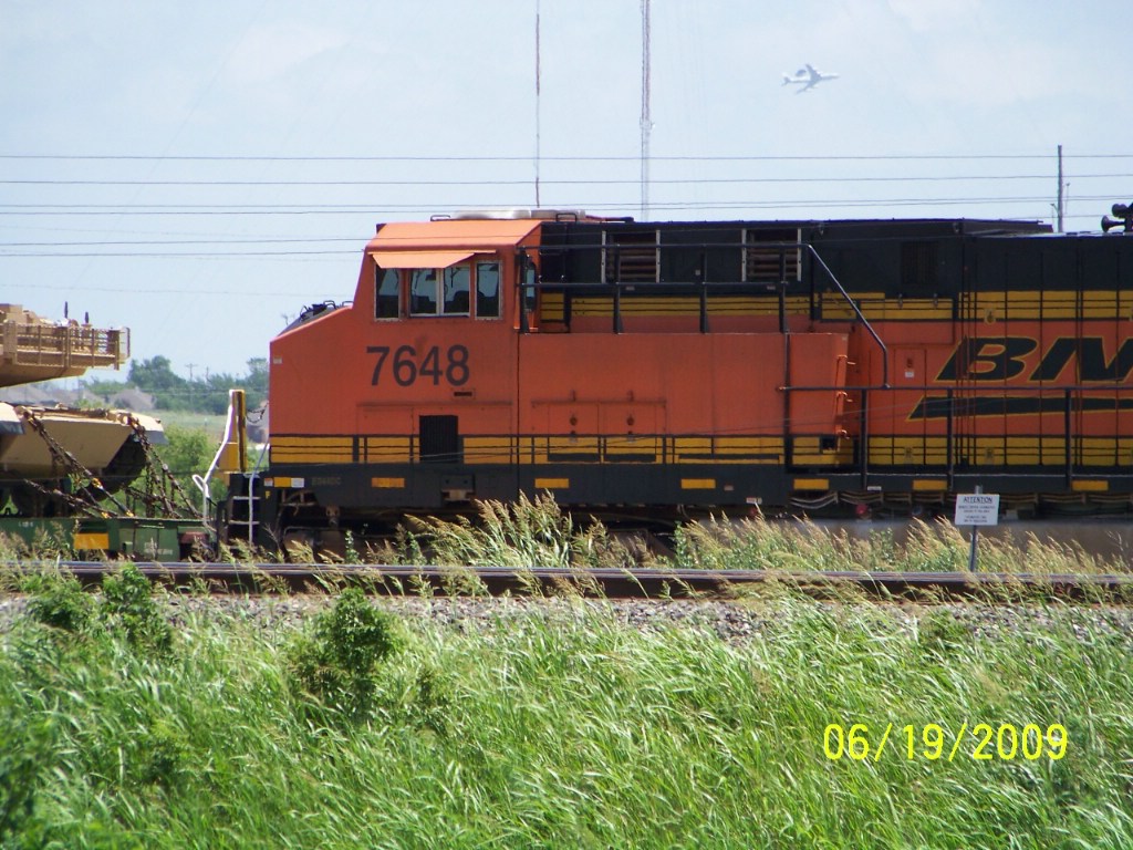 BNSF ES44DC 7648